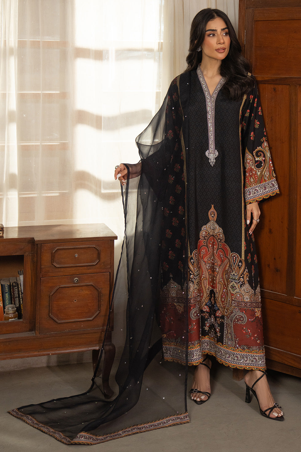 All Black – Zona Shaham